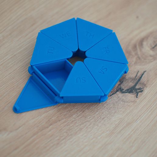 💊 7-day Pill Box・3D Print with the Prusa MK4S 3D printer・Cults