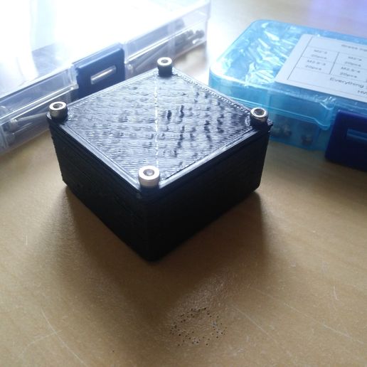 🟪 Square box reclosable via M3 inserts (small)・Free STL File for ・Cults